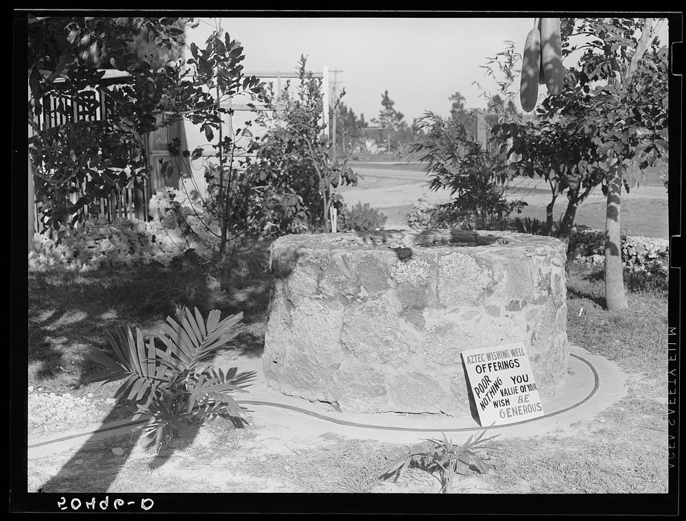tourist "attraction." Aztec wishing well | Free Photo - rawpixel
