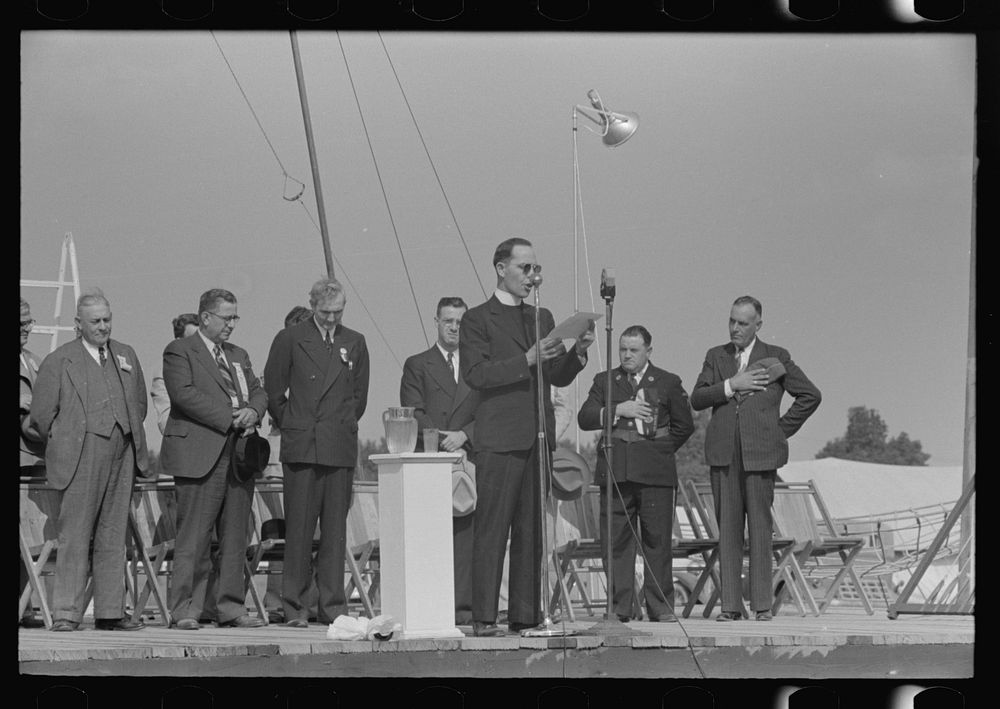 Chaplain praying main platform, opening | Free Photo - rawpixel