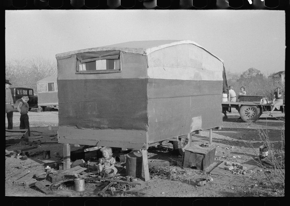 Trailer migrant family, Edinburg, Texas | Free Photo - rawpixel