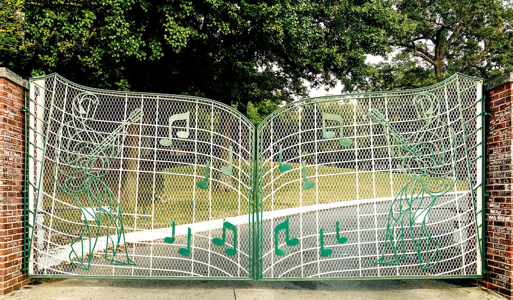 Elivs Presley's Graceland gate Memphis | Free Photo - rawpixel