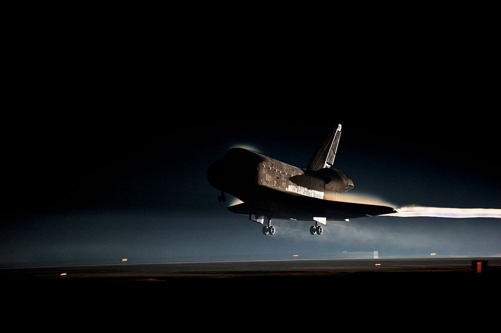 Atlantis nears touchdown final time | Free Photo - rawpixel