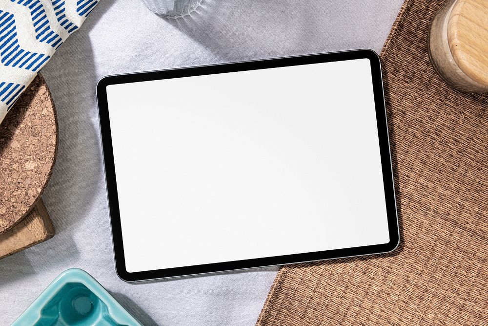 Blank digital tablet screen table | Free Photo - rawpixel
