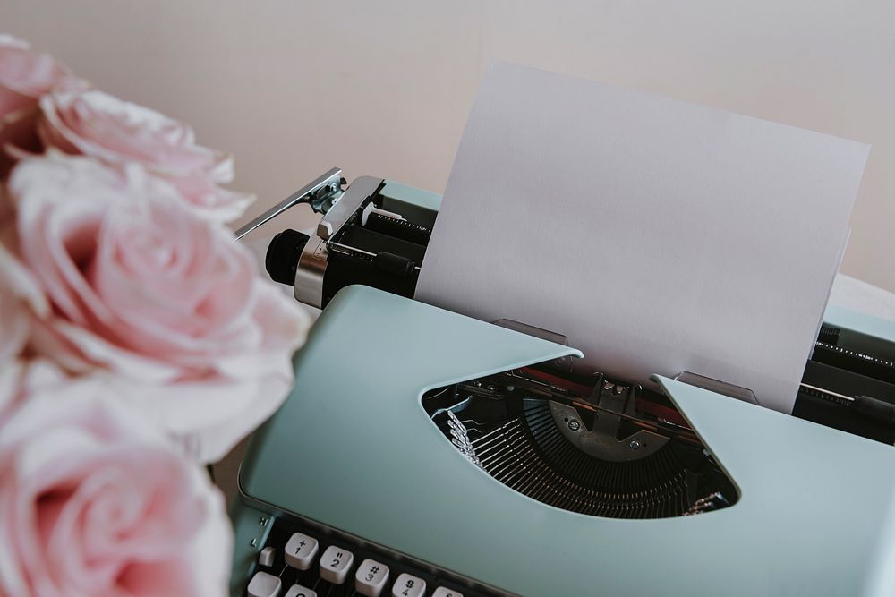 Retro mint typewriter pink roses | Free Photo - rawpixel