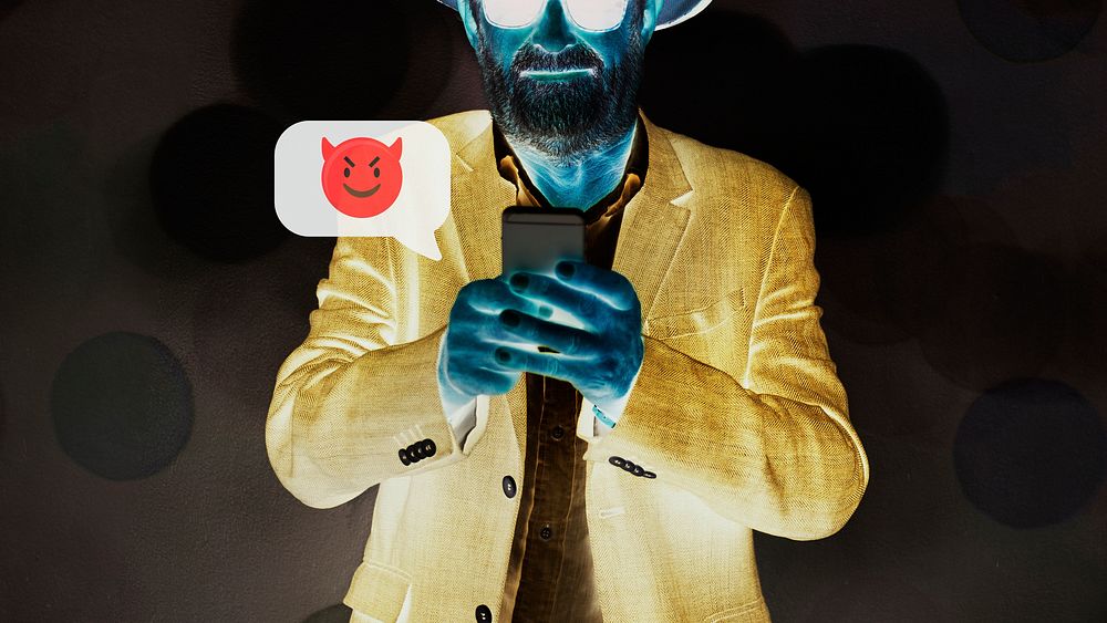 Elderly man is using mobile | Premium Photo - rawpixel