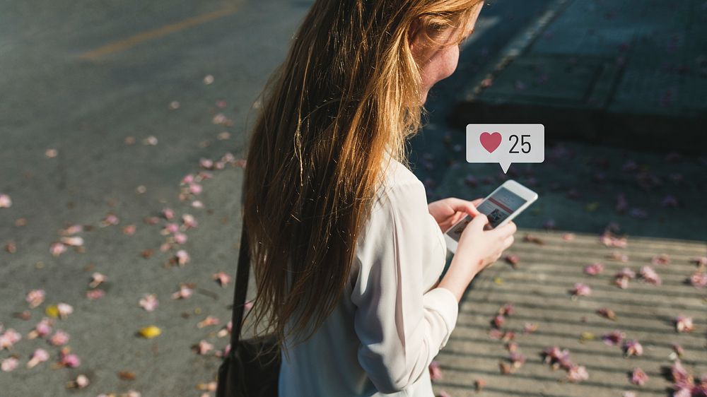 Young woman using social media | Premium Photo - rawpixel