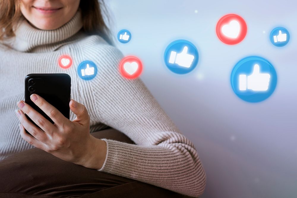 Woman smiling receiving likes psd | Premium PSD - rawpixel