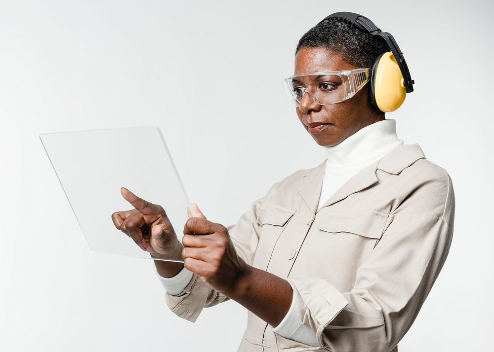 Engineer using transparent tablet mockup | Premium PSD Mockup - rawpixel