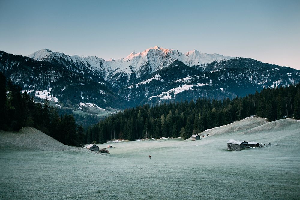 Several wooden cabins slight slope | Free Photo - rawpixel