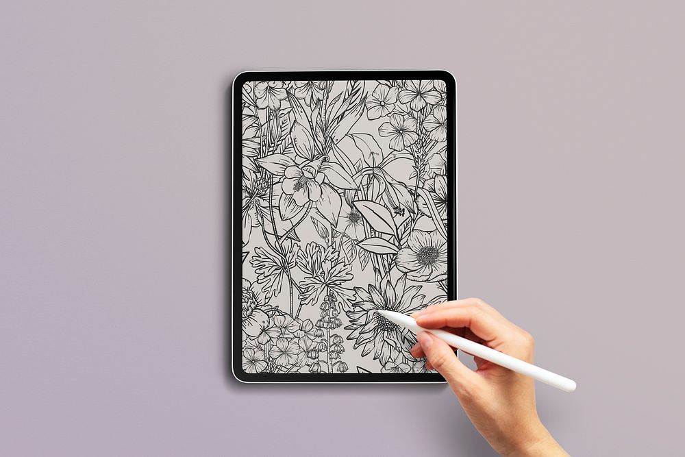 Woman writing on floral tablet | Free Photo - rawpixel