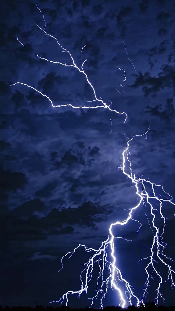 Dramatic low-angle shot lightning branching | Free Video - rawpixel