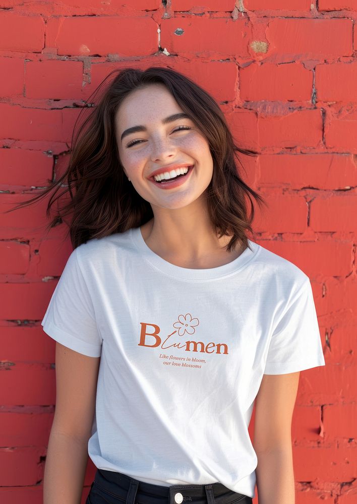 Women's t-shirt mockup design psd | Premium PSD Mockup - rawpixel