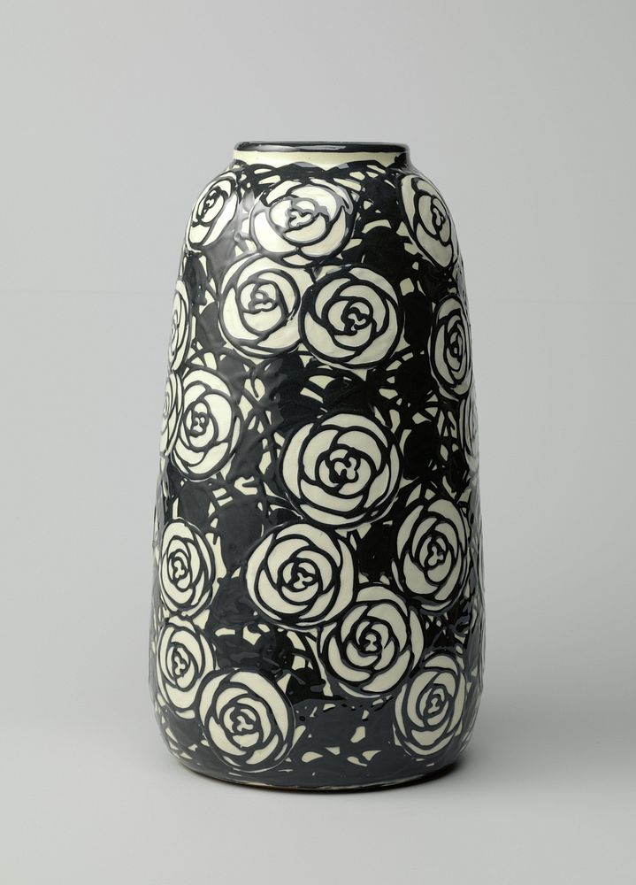 Vaas van aardewerk, versierd reliëf | Free Photo - rawpixel