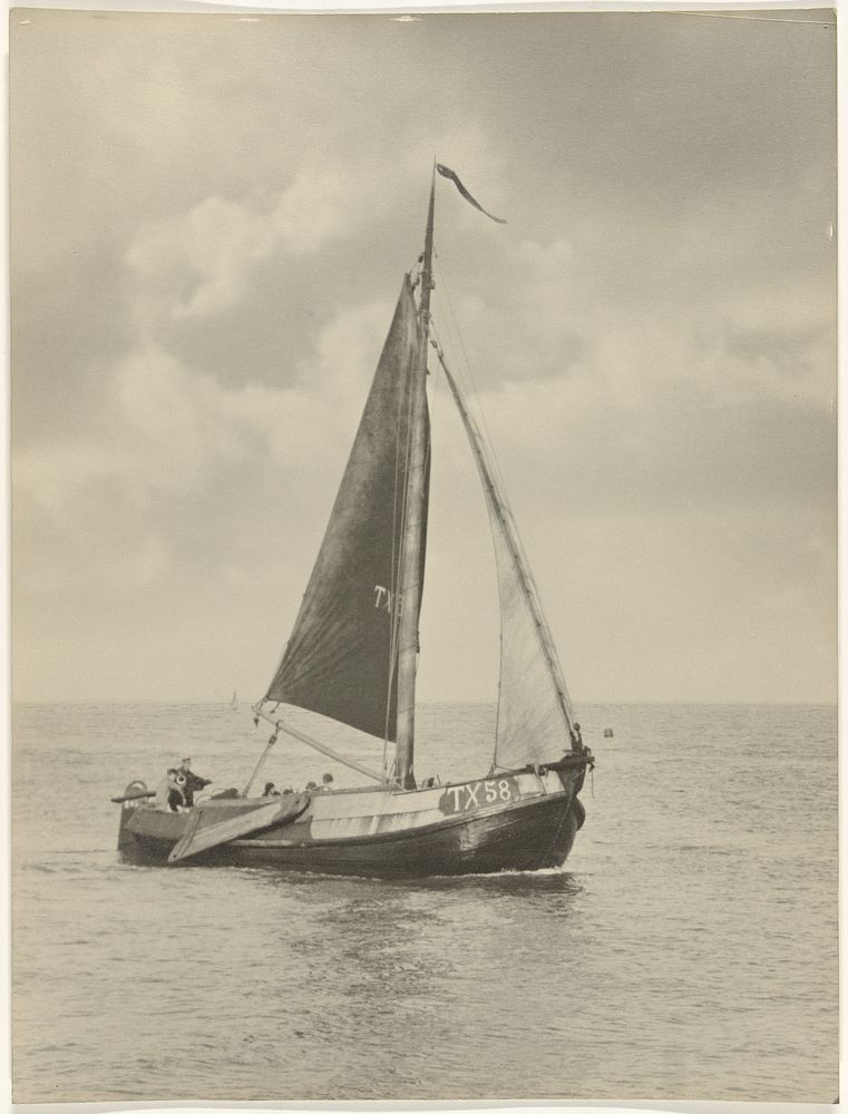 Vissersboot TX 58 op zee | Free Photo - rawpixel