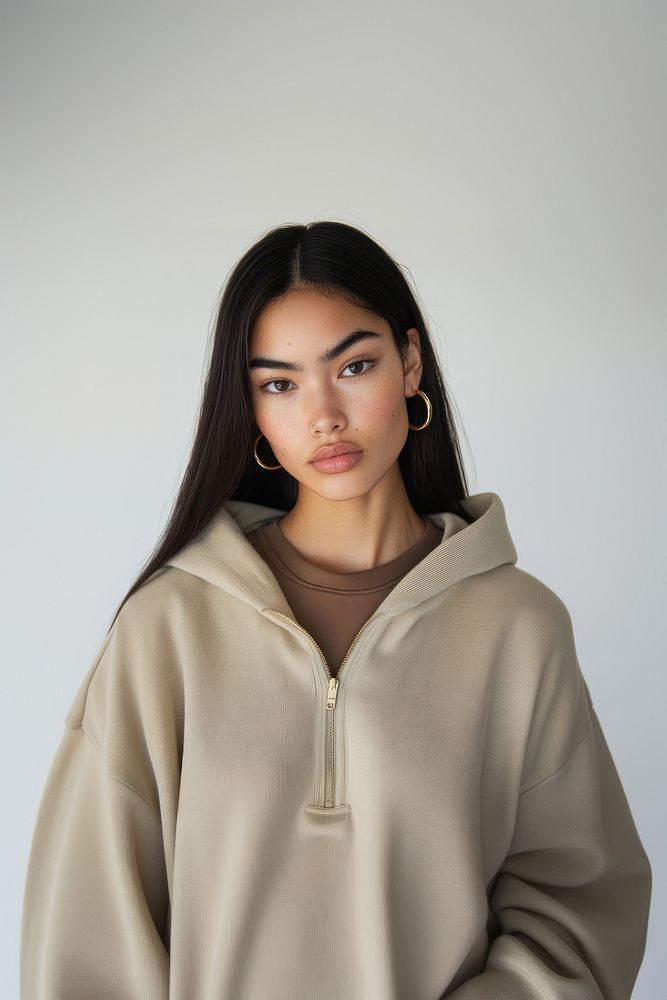 30 year old woman looking | Free Photo - rawpixel