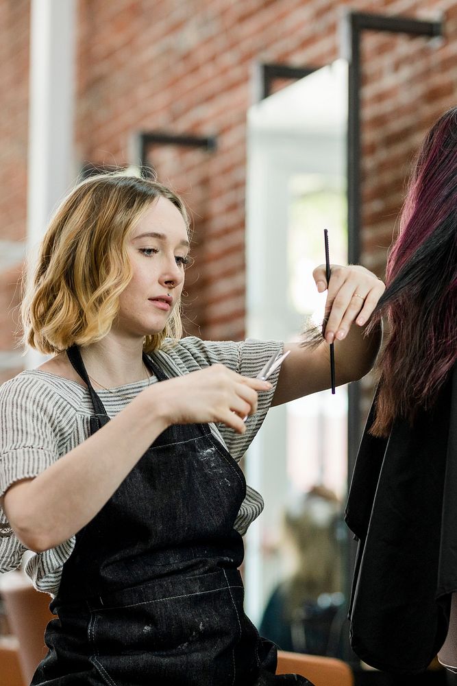 Hairstylist trimming hair customer beauty | Free Photo - rawpixel