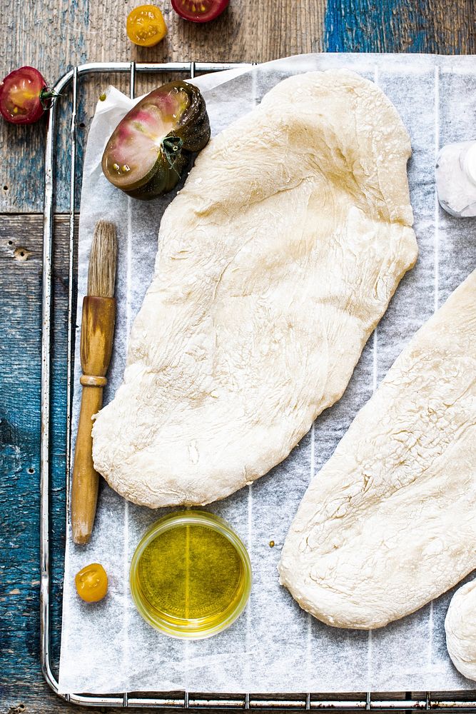 Closeup fresh flatbread olive oil | Premium Photo - rawpixel