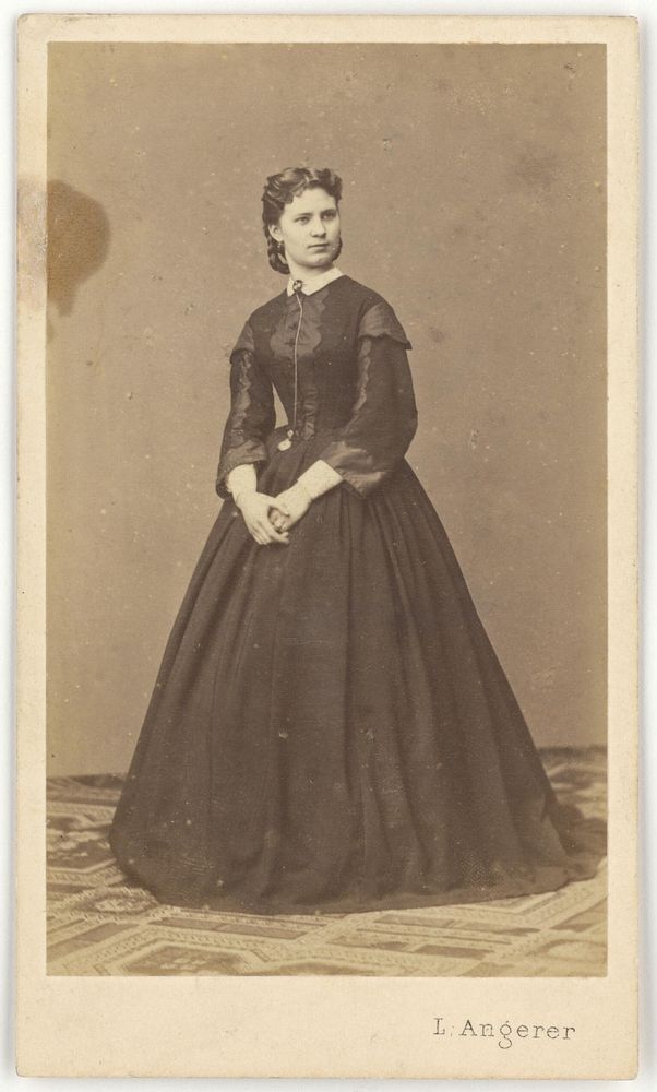 Standing lady | Free Photo - rawpixel