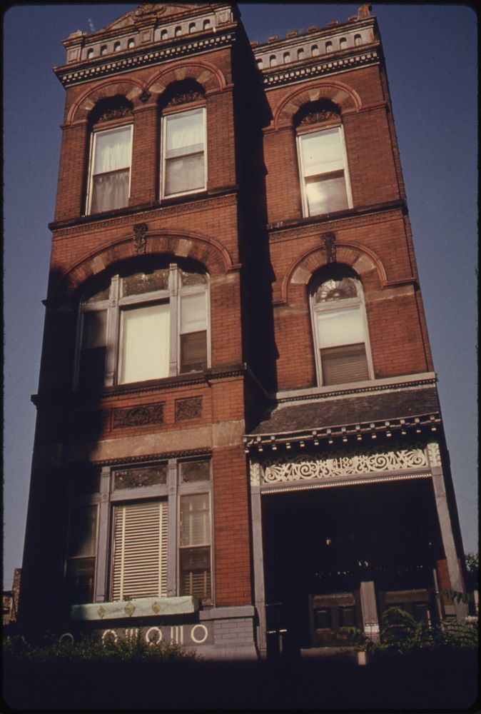 House Inner City Chicago, Illinois. | Free Photo - rawpixel