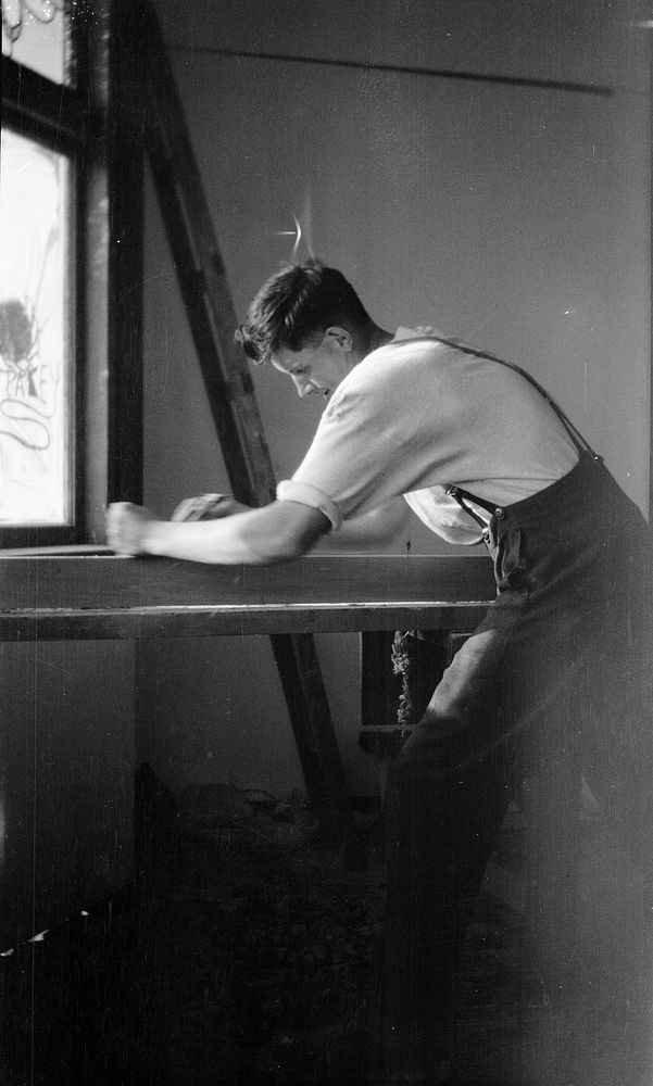 [Carpenter] (1920s 1930s) Roland Searle | Free Photo - rawpixel