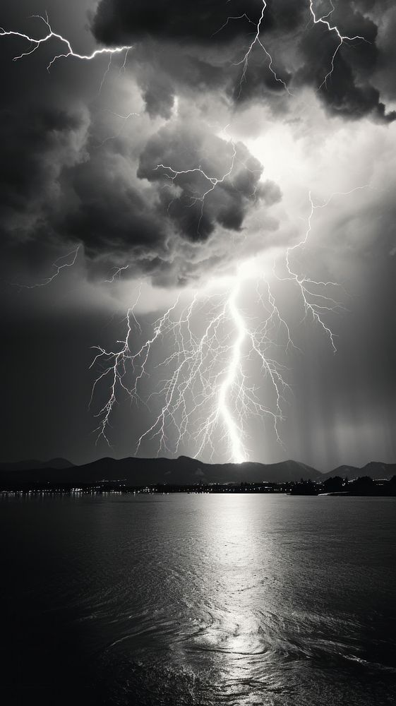Thunder lighting sky thunderstorm lightning | Free Photo - rawpixel