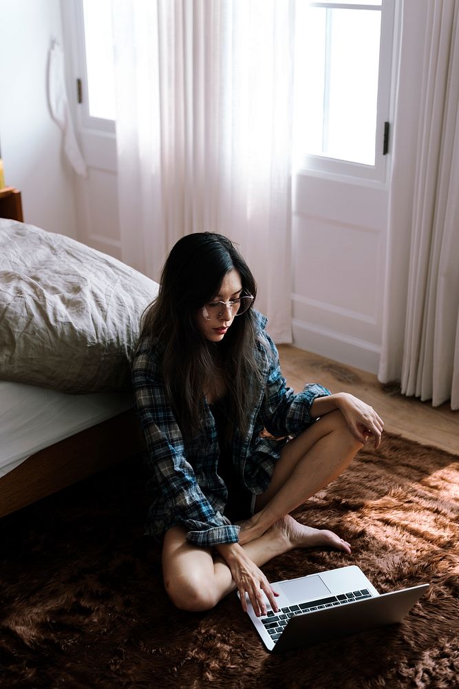 Sexy Girl Laptop Images | Free Photos, PNG Stickers, Wallpapers ...