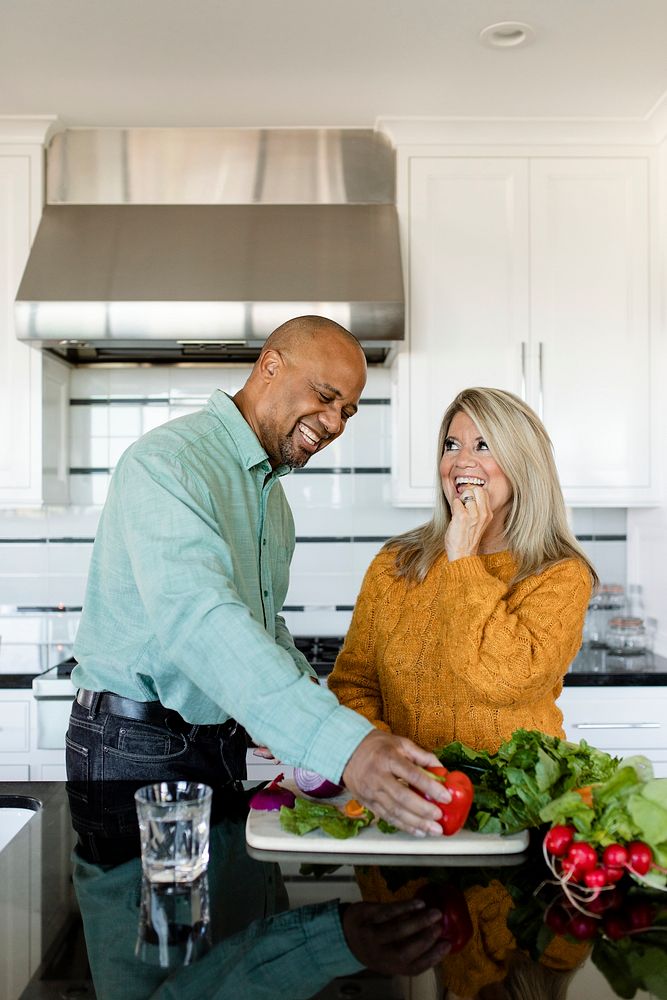 Couple cooking breakfast together home | Premium Photo - rawpixel