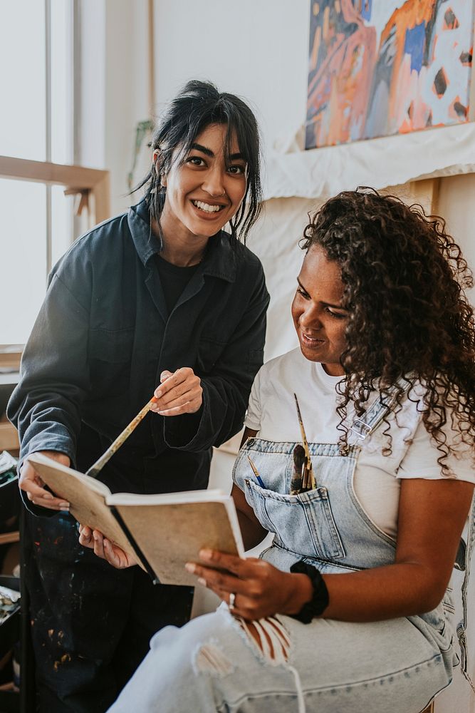 Woman artist reading and brainstorming | Premium Photo - rawpixel