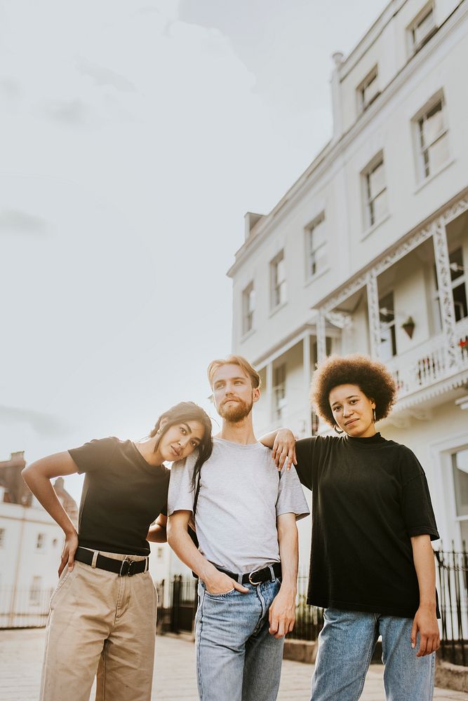 Happy friends in the city | Premium Photo - rawpixel