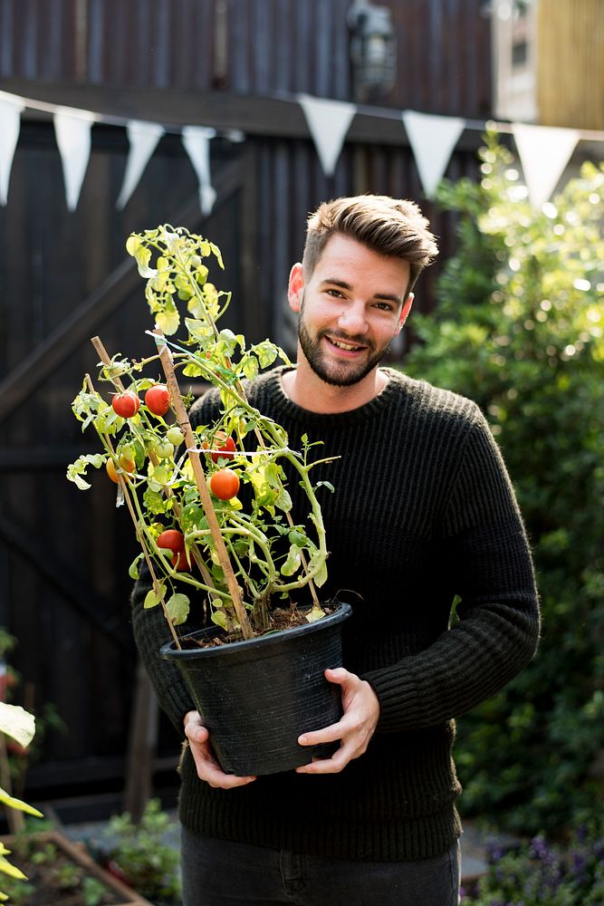 Handsome man farmer gardening at countryside | Photo - rawpixel