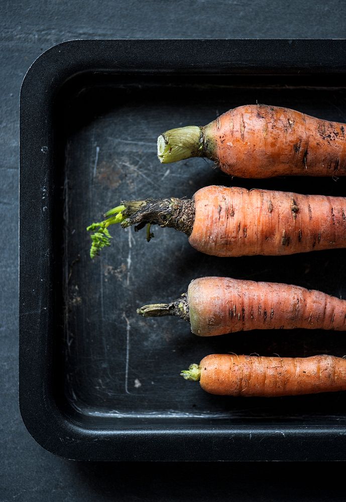 Fresh raw carrots tray | Premium Photo - rawpixel
