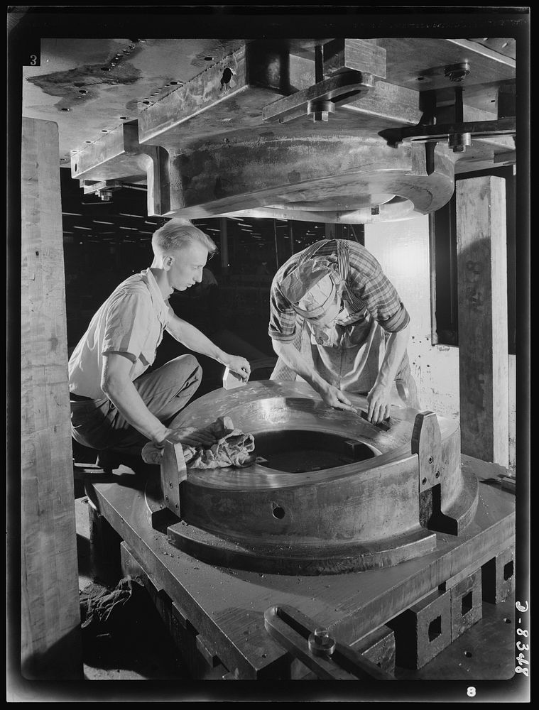 Production. B-17F heavy bomber. Kirksite | Free Photo - rawpixel