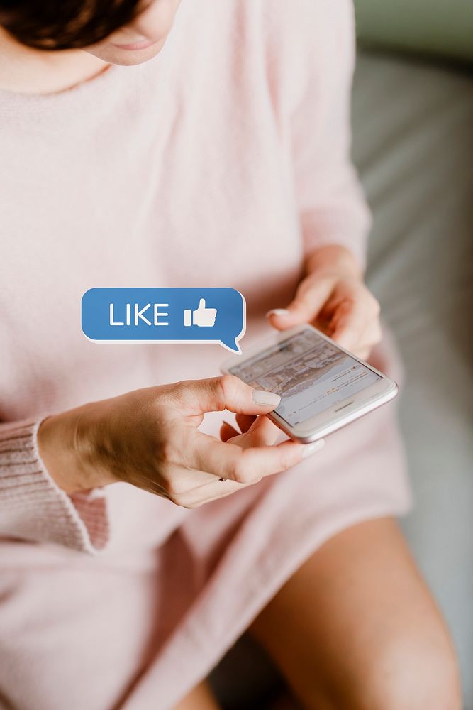 Woman scrolling through social media | Premium Photo - rawpixel
