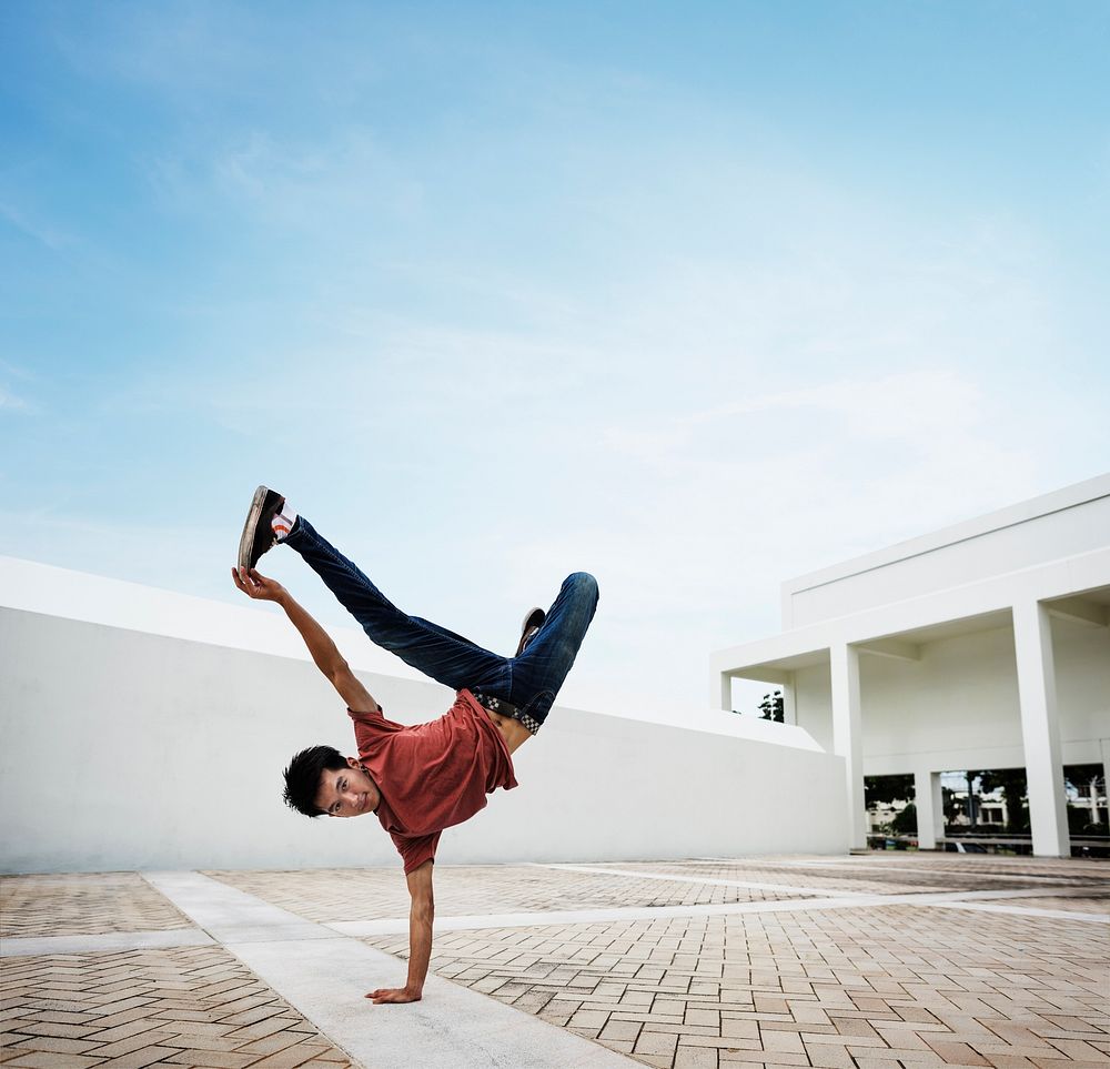 Breakdance Movement Teenagers Trendy Lifestyle | Photo - rawpixel