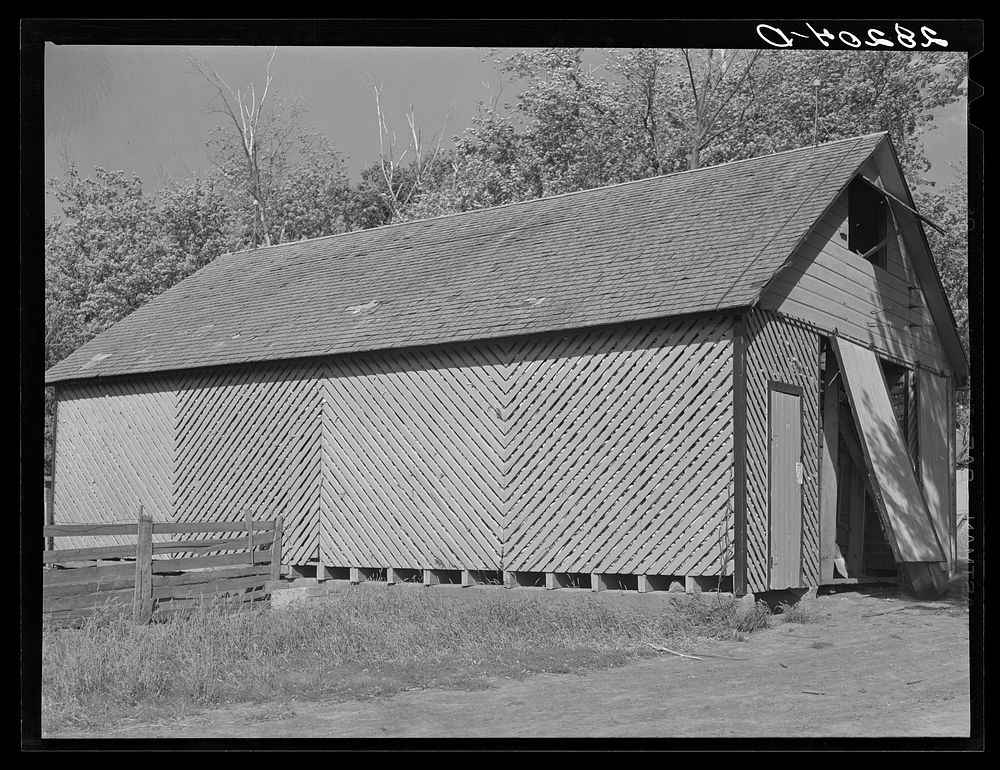 Corn crib sealed ever-normal granary | Free Photo - rawpixel