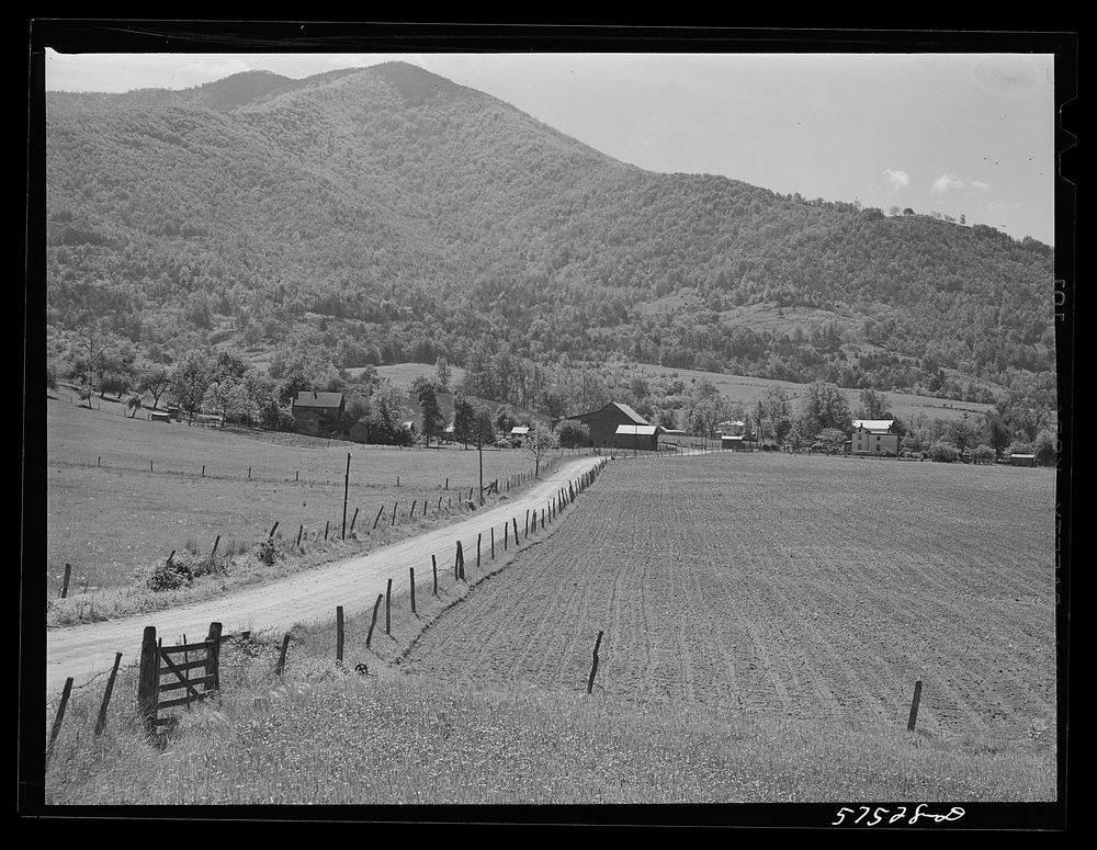 Fertile farmland Shenandoah Valley, Virginia. | Free Photo - rawpixel