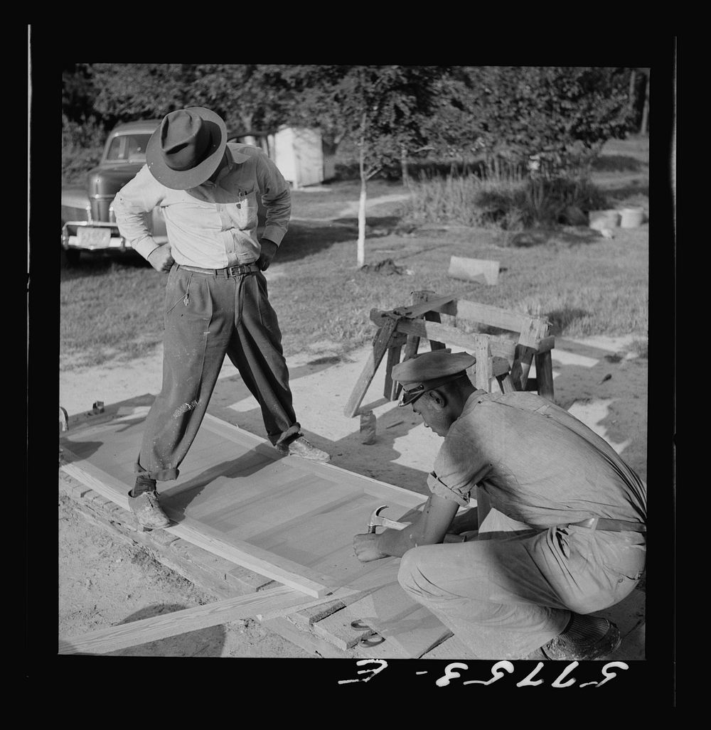 frame is bowed stretch screen | Free Photo - rawpixel