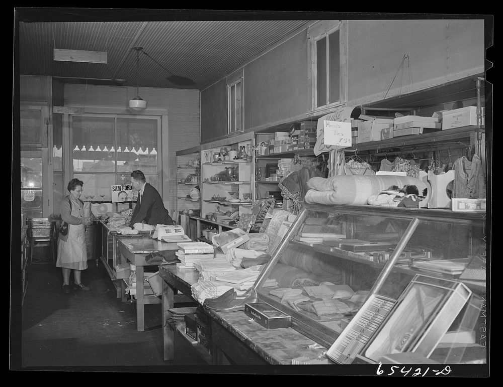 Wisdom, Montana. Len Smith waiting | Free Photo - rawpixel