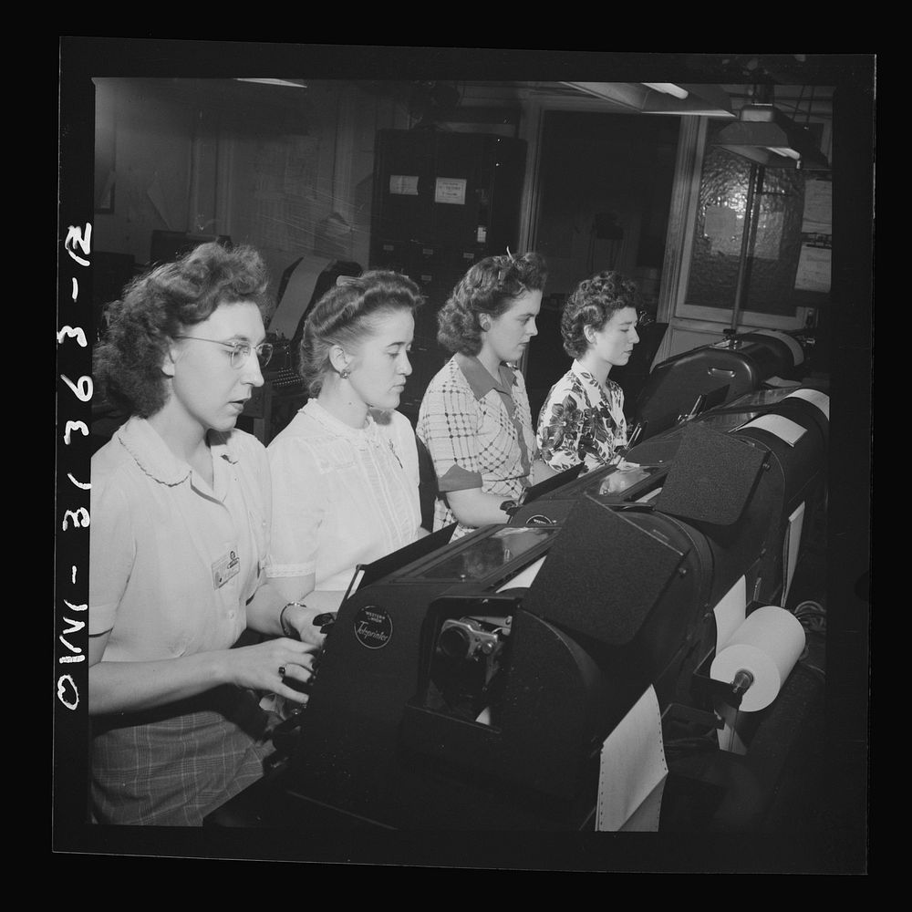 Washington, D.C. Preparing advisory forecast | Free Photo - rawpixel