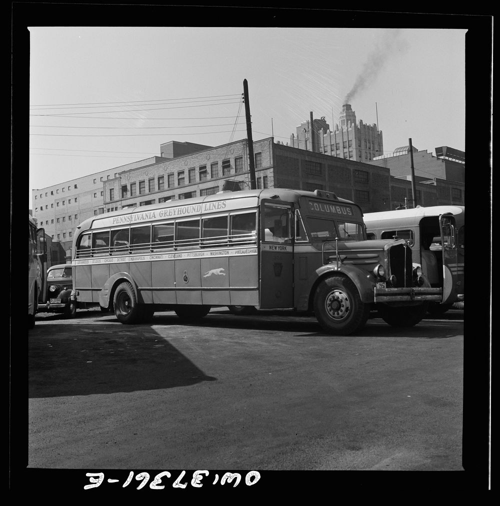 Columbus, Ohio. old model bus | Free Photo - rawpixel