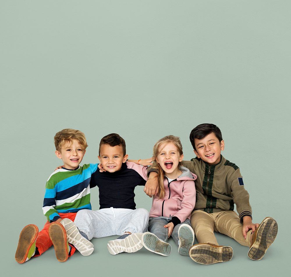 Little Children Together Hangout Smiling | Premium Photo - rawpixel