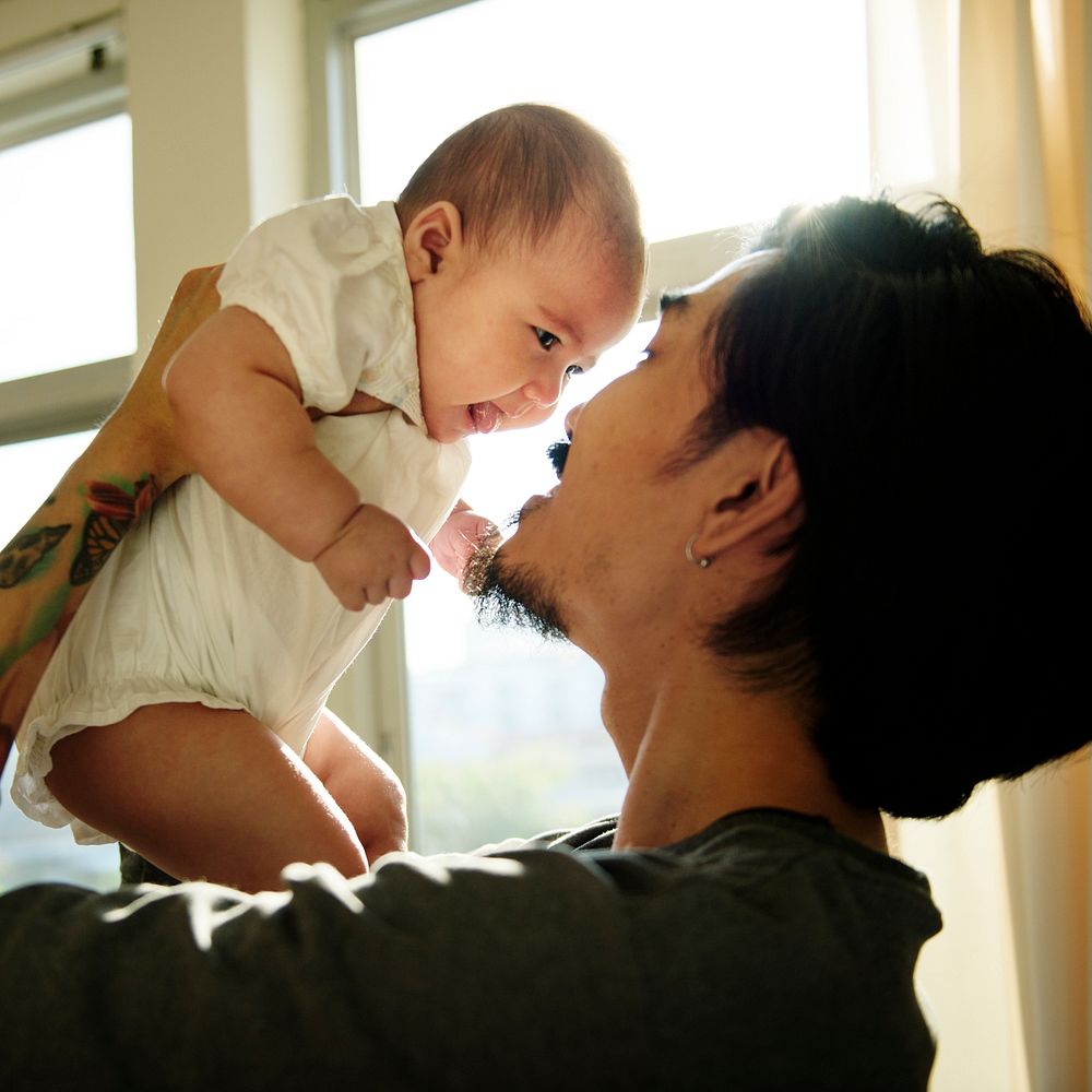 Asian father and baby daughter | Free Photo - rawpixel