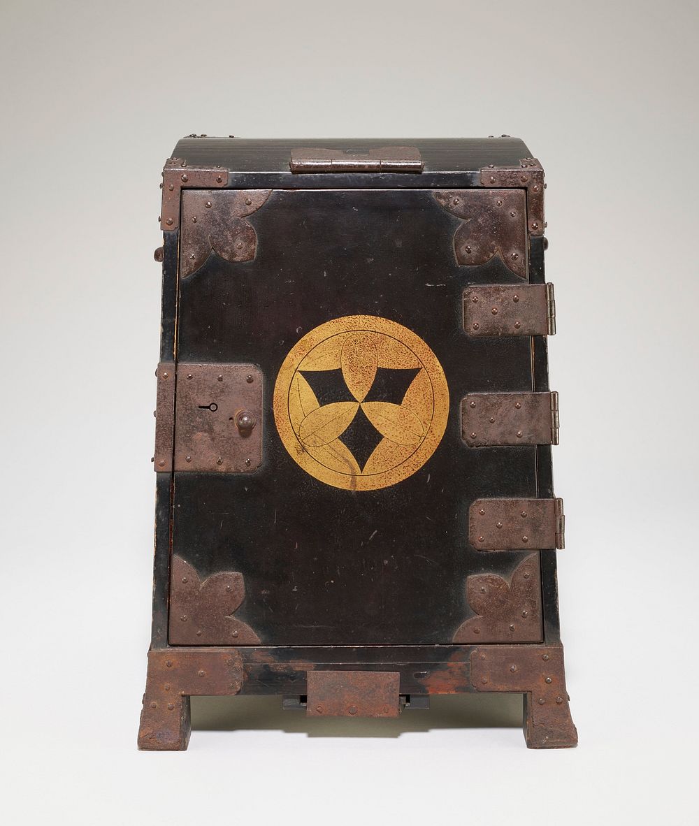 Small rectangular chest flared base | Free Photo - rawpixel