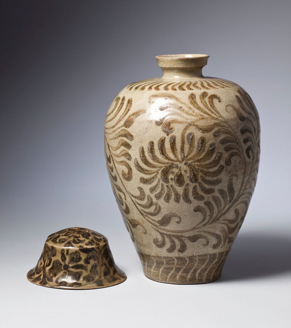 inverted pear-shape; short neck; round | Free Photo - rawpixel