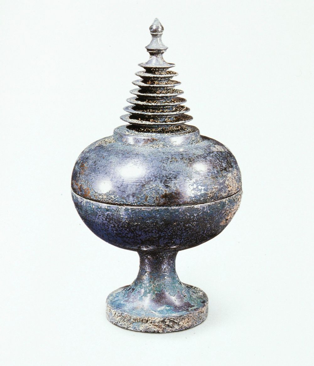 compressed spherical form high pedestal | Free Photo - rawpixel