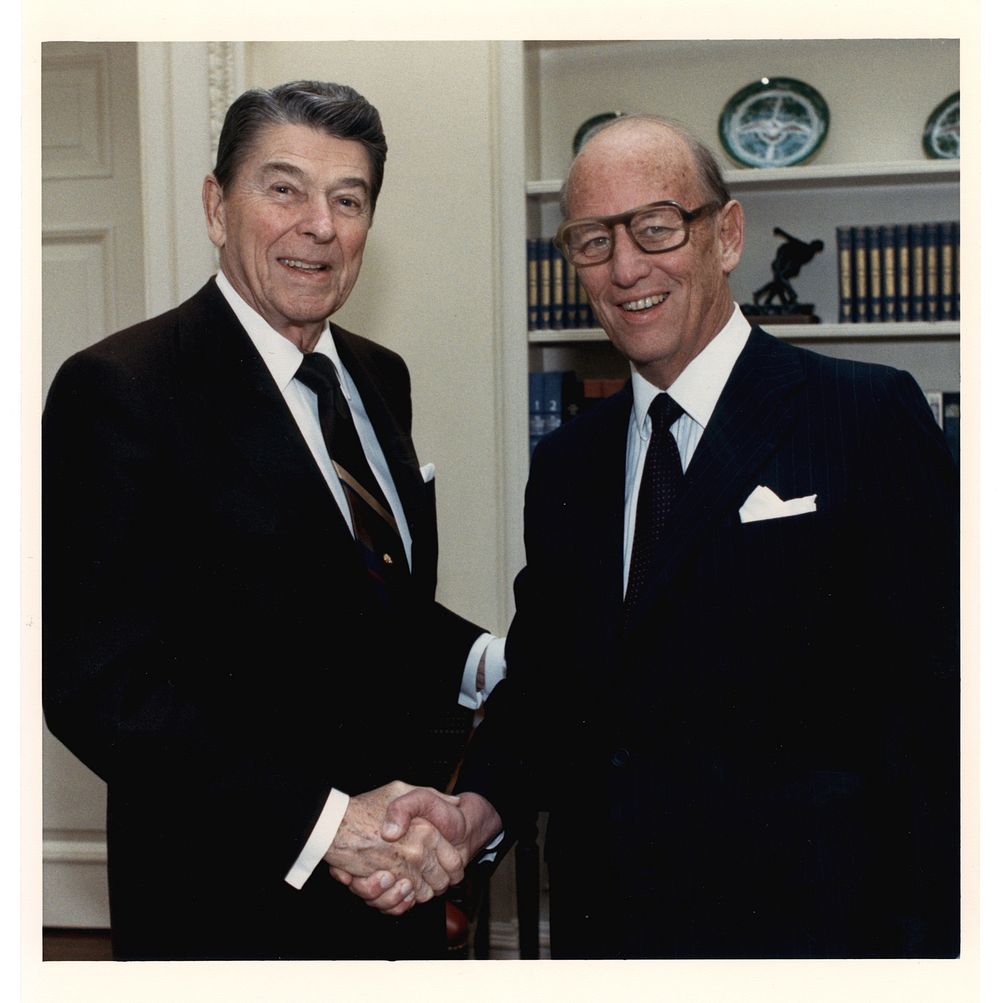 Fredrickson with President Ronald Reagan | Free Photo - rawpixel