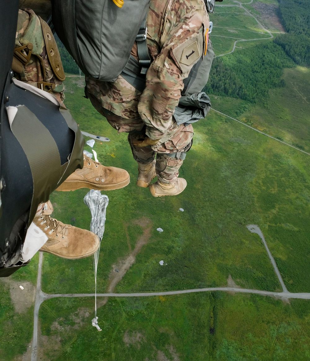 U.S. Paratroopers with the 2nd | Free Photo - rawpixel