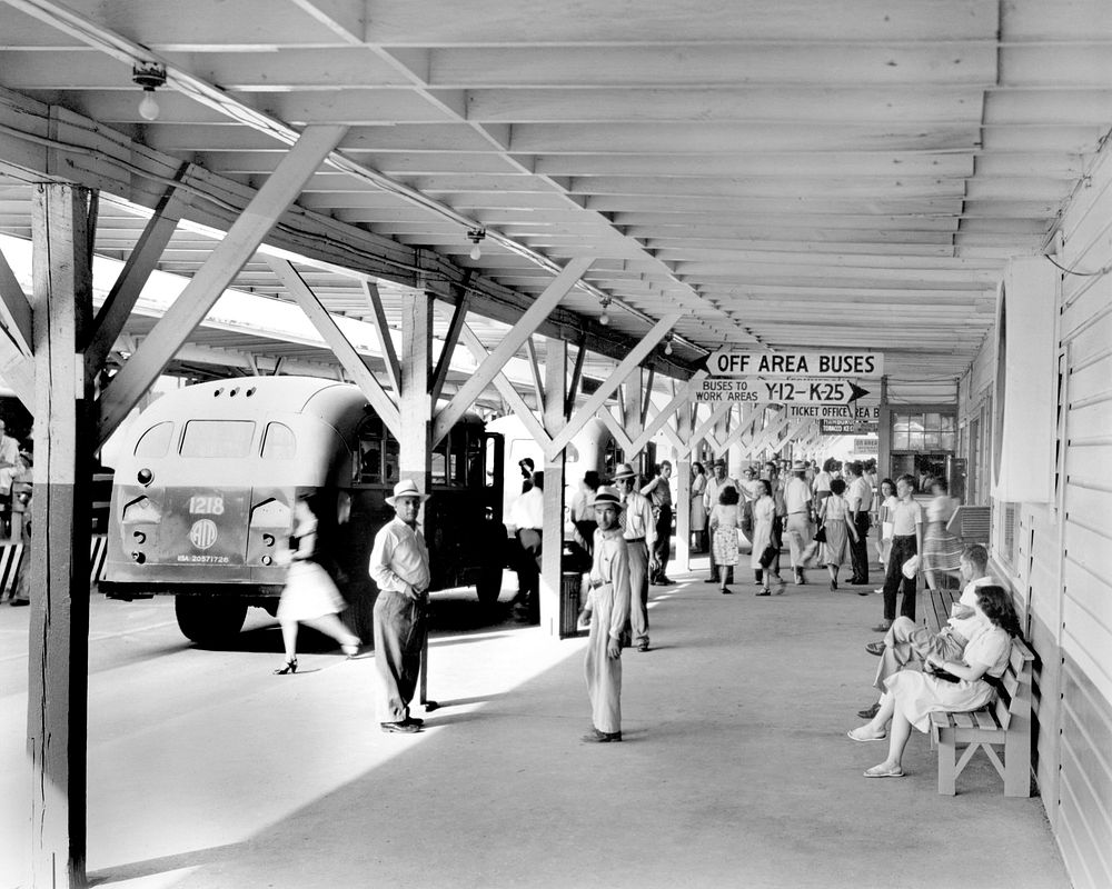Bus Stop Oak Ridge 1940s | Free Photo - rawpixel