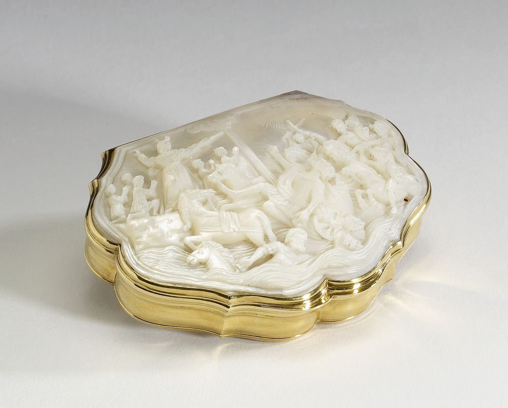 Cartouche-Shaped Snuffbox (early 18th century) | Free Photo - rawpixel