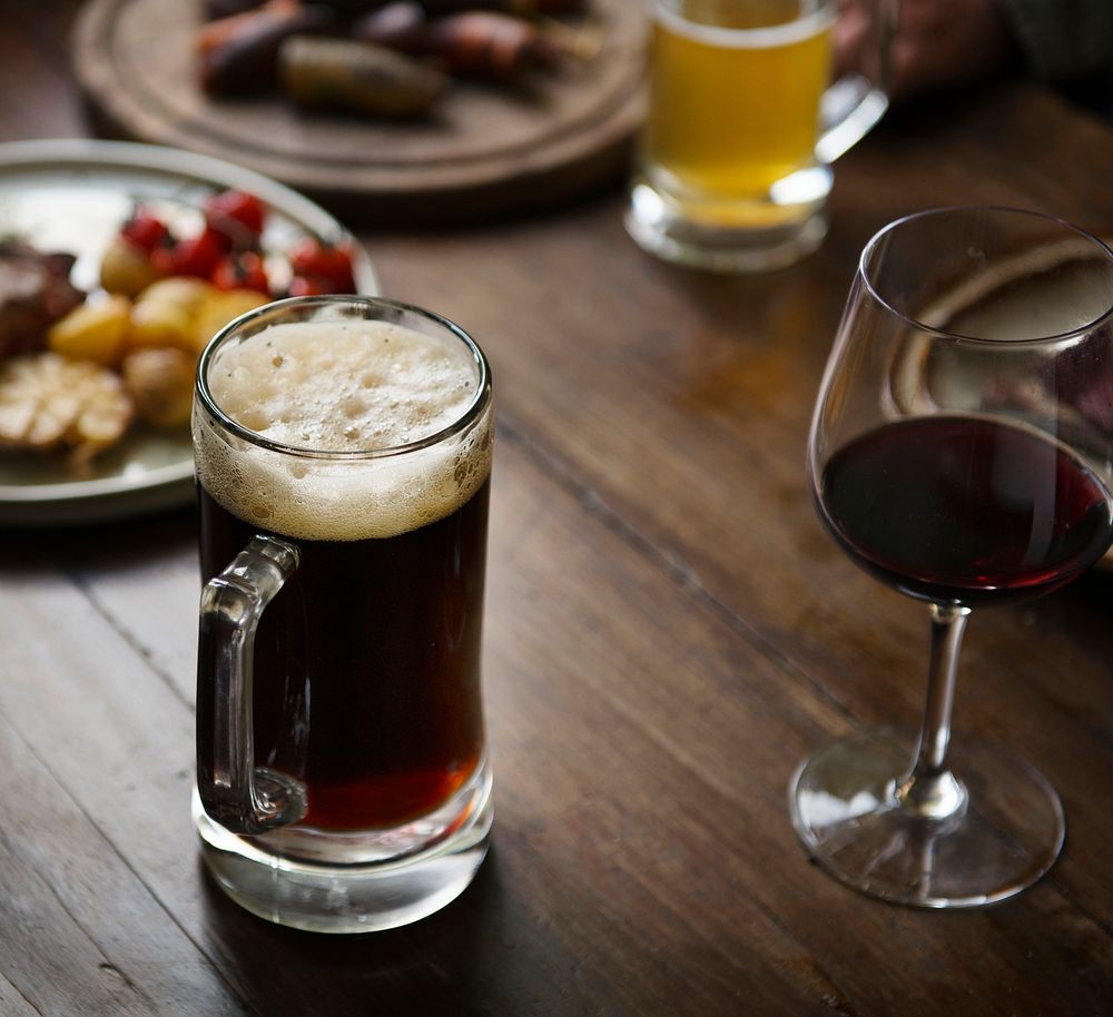 Closeup dinner table alcohol | Premium Photo - rawpixel