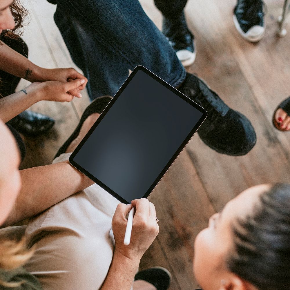 Hand holding a digital tablet | Premium PSD Mockup - rawpixel